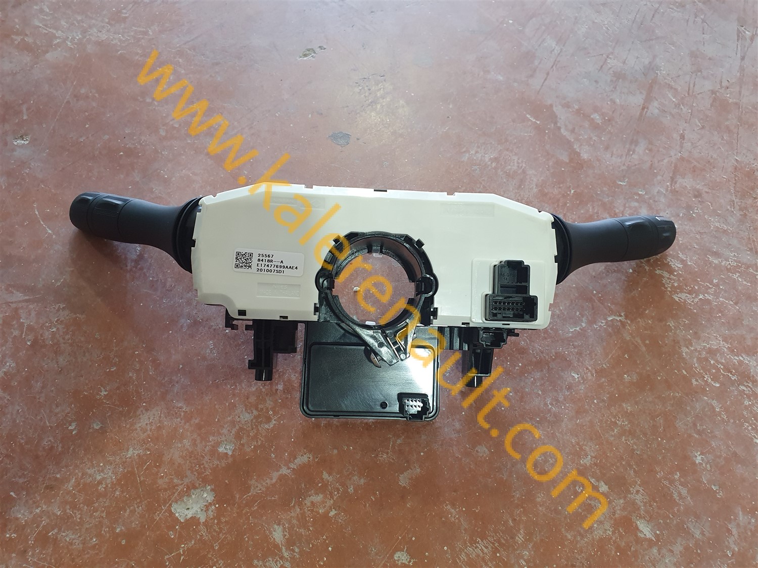 Megane 4 Sağ ve Sol Sinyal Kolu 255678418R